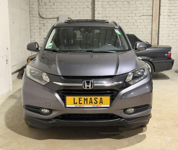 Grey Honda HR-V 2016 in Klaipeda, with an engine capacity of 1.50 L and mileage of 194 thousand km for 12900 €, photo 5 on AUTOMOTO.COM.LV