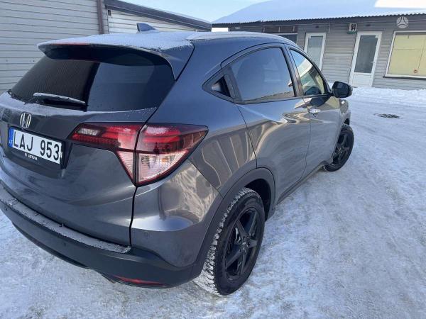 Pelēks Honda HR-V 2016 Viļņa, ar dzinēja tilpumu 1.50 L un nobraukumu 132 tūkst. km par 11900 €, foto 4 vietnē AUTOMOTO.COM.LV
