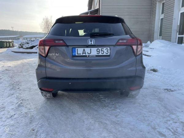 Pelēks Honda HR-V 2016 Viļņa, ar dzinēja tilpumu 1.50 L un nobraukumu 132 tūkst. km par 11900 €, foto 6 vietnē AUTOMOTO.COM.LV