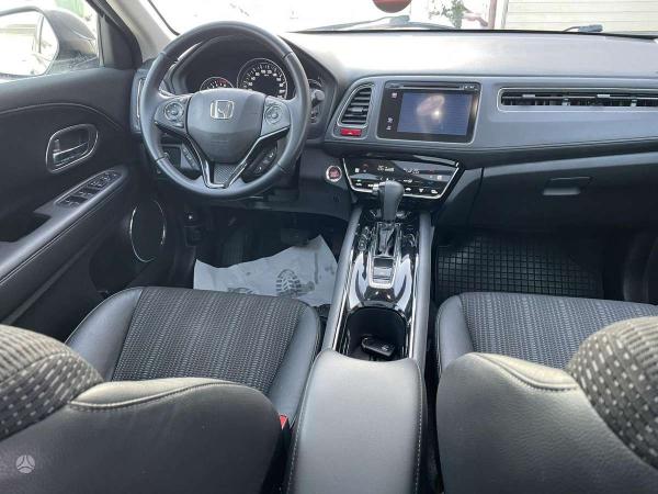 Grey Honda HR-V 2016 in Vilnius, with an engine capacity of 1.50 L and mileage of 132 thousand km for 11900 €, photo 11 on AUTOMOTO.COM.LV