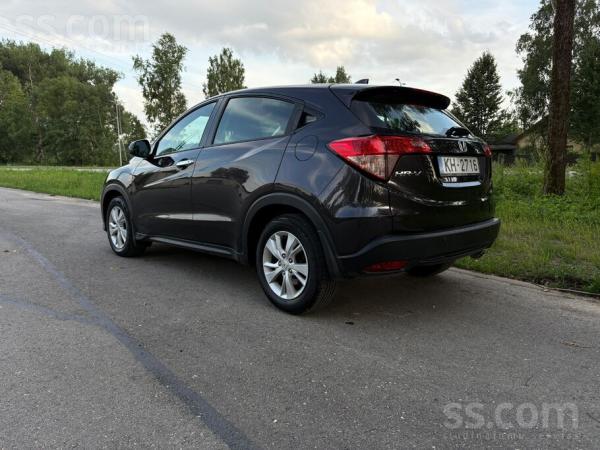 Pelēks Honda HR-V 2016 Ogre, ar dzinēja tilpumu 1.60 L un nobraukumu 254 tūkst. km par 5200 €, foto 2 vietnē AUTOMOTO.COM.LV