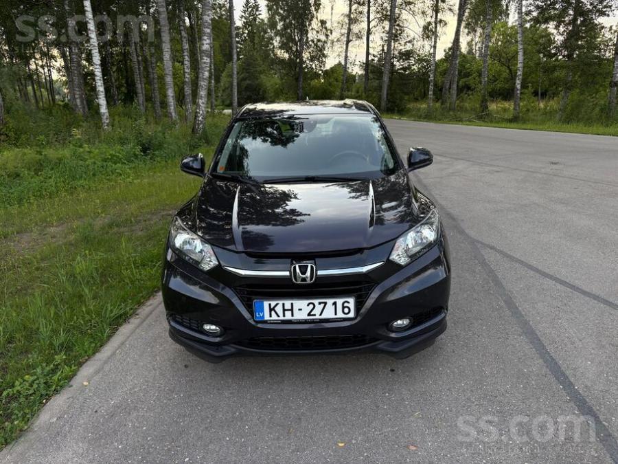 Grey Honda HR-V 2016 in Ogre, with an engine capacity of 1.60 L and mileage of 254 thousand km for 5200 €, photo 4 on AUTOMOTO.COM.LV