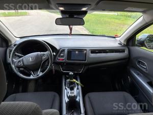 Grey Honda HR-V 2016 in Ogre, with an engine capacity of 1.60 L and mileage of 254 thousand km for 5200 €, photo 9 on AUTOMOTO.COM.LV