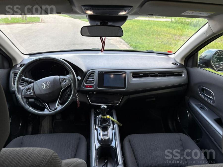 Grey Honda HR-V 2016 in Ogre, with an engine capacity of 1.60 L and mileage of 254 thousand km for 5200 €, photo 9 on AUTOMOTO.COM.LV