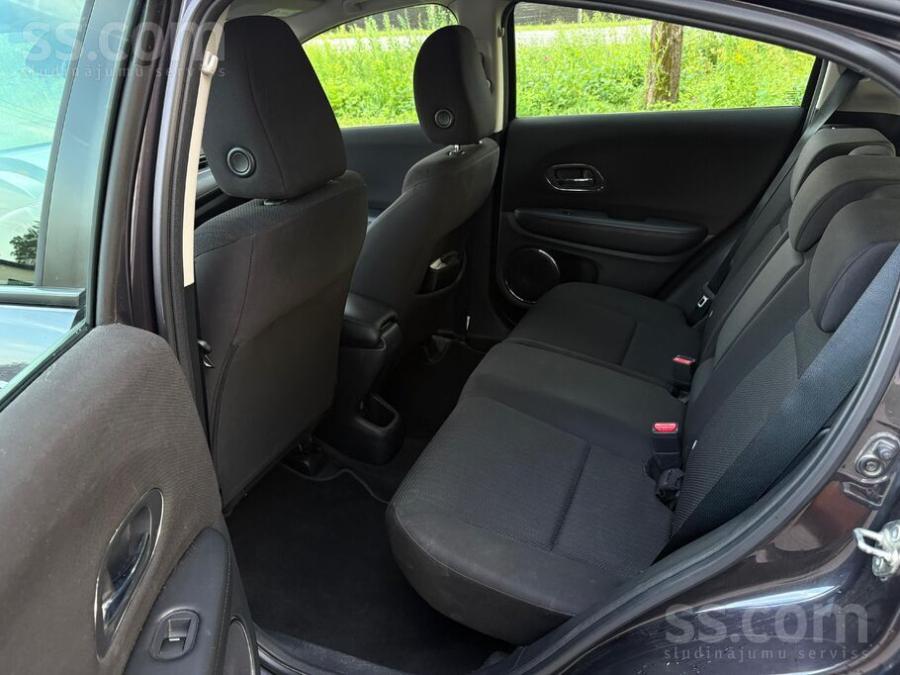 Grey Honda HR-V 2016 in Ogre, with an engine capacity of 1.60 L and mileage of 254 thousand km for 5200 €, photo 11 on AUTOMOTO.COM.LV