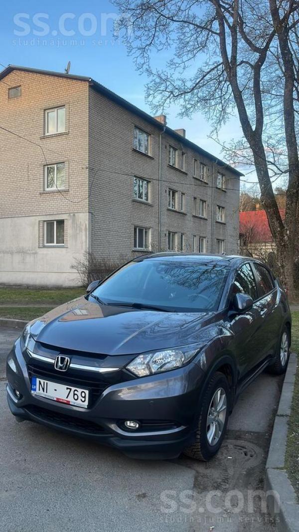 Pelēks Honda HR-V 2017 Ogre, ar dzinēja tilpumu 1.50 L un nobraukumu 72 tūkst. km par 17500 €, foto 2 vietnē AUTOMOTO.COM.LV