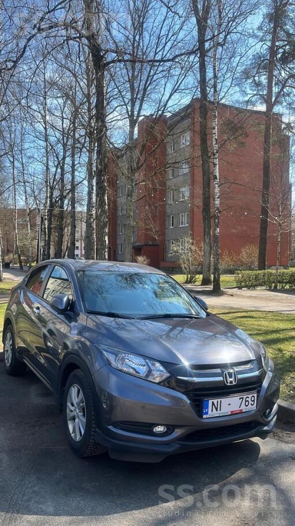 Pelēks Honda HR-V 2017 Ogre, ar dzinēja tilpumu 1.50 L un nobraukumu 72 tūkst. km par 17500 €, foto 1 vietnē AUTOMOTO.COM.LV