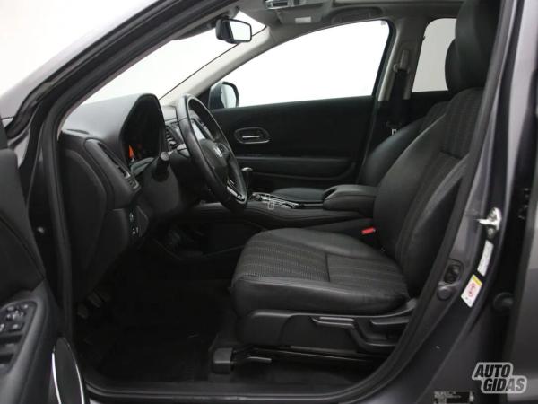 Grey Honda HR-V 2017 in Vilnius, with an engine capacity of 1.60 L and mileage of 184 thousand km for 11999 €, photo 4 on AUTOMOTO.COM.LV