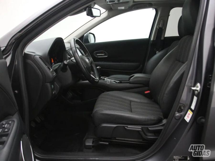 Grey Honda HR-V 2017 in Vilnius, with an engine capacity of 1.60 L and mileage of 184 thousand km for 11999 €, photo 5 on AUTOMOTO.COM.LV