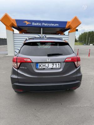 Grey Honda HR-V 2017 in Vilnius, with an engine capacity of 1.80 L and mileage of 110 thousand km for 10500 €, photo 6 on AUTOMOTO.COM.LV