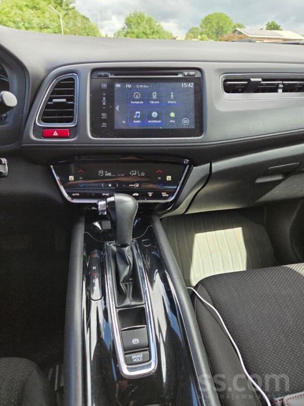 Pelēks Honda HR-V 2017 Ogre, ar dzinēja tilpumu 1.50 L un nobraukumu 75 tūkst. km par 15200 €, foto 9 vietnē AUTOMOTO.COM.LV