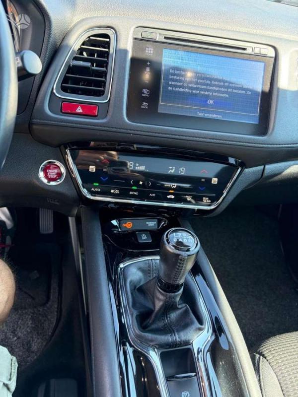 Pelēks Honda HR-V 2017 Alīta, ar dzinēja tilpumu 1.60 L un nobraukumu 187 tūkst. km par 11450 €, foto 7 vietnē AUTOMOTO.COM.LV