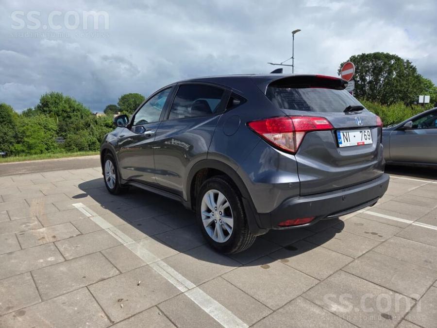 Pelēks Honda HR-V 2017 Ogre, ar dzinēja tilpumu 1.50 L un nobraukumu 76 tūkst. km par 15000 €, foto 4 vietnē AUTOMOTO.COM.LV
