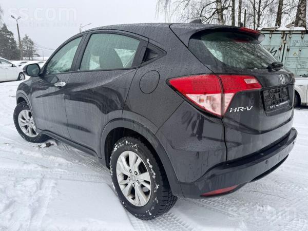 Grey Honda HR-V 2018 in Riga, with an engine capacity of 1.60 L and mileage of 0 thousand km for 10990 €, photo 4 on AUTOMOTO.COM.LV