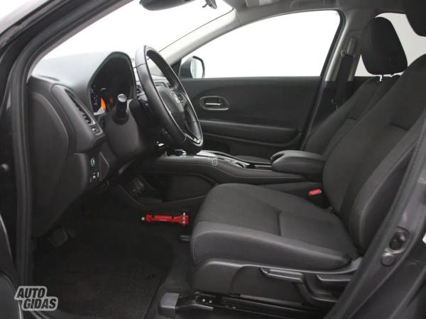 Grey Honda HR-V 2021 in Vilnius, with an engine capacity of 1.50 L and mileage of 192 thousand km for 15399 €, photo 4 on AUTOMOTO.COM.LV