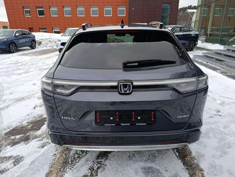 Grey Honda HR-V 2022 in Vilnius, with an engine capacity of 1.50 L and mileage of 56 thousand km for 27440 €, photo 7 on AUTOMOTO.COM.LV