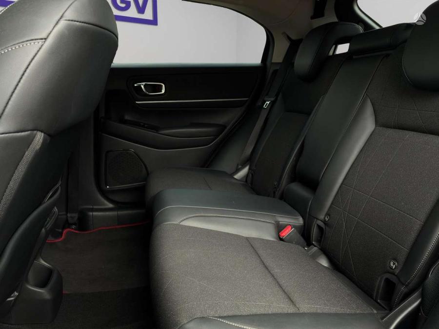 Grey Honda HR-V 2022 in Klaipeda, with an engine capacity of 1.50 L and mileage of 34 thousand km for 24999 €, photo 12 on AUTOMOTO.COM.LV