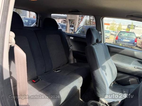 Pelēks Honda HR-V 2005 Tallina, ar dzinēja tilpumu 1.60 L un nobraukumu 222 tūkst. km par 699 €, foto 7 vietnē AUTOMOTO.COM.LV