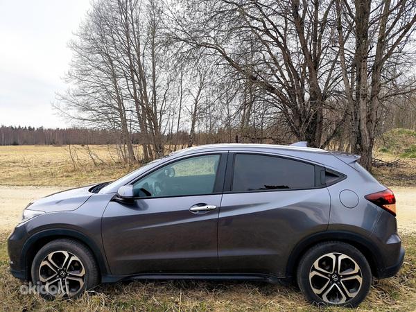 Pelēks Honda HR-V 2017 Tallina, ar dzinēja tilpumu 1.50 L un nobraukumu 92 tūkst. km par 14500 €, foto 8 vietnē AUTOMOTO.COM.LV