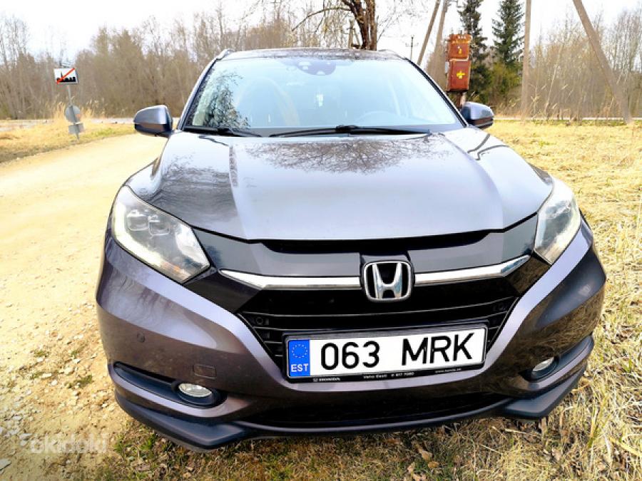 Grey Honda HR-V 2017 in Tallinn, with an engine capacity of 1.50 L and mileage of 92 thousand km for 14500 €, photo 1 on AUTOMOTO.COM.LV