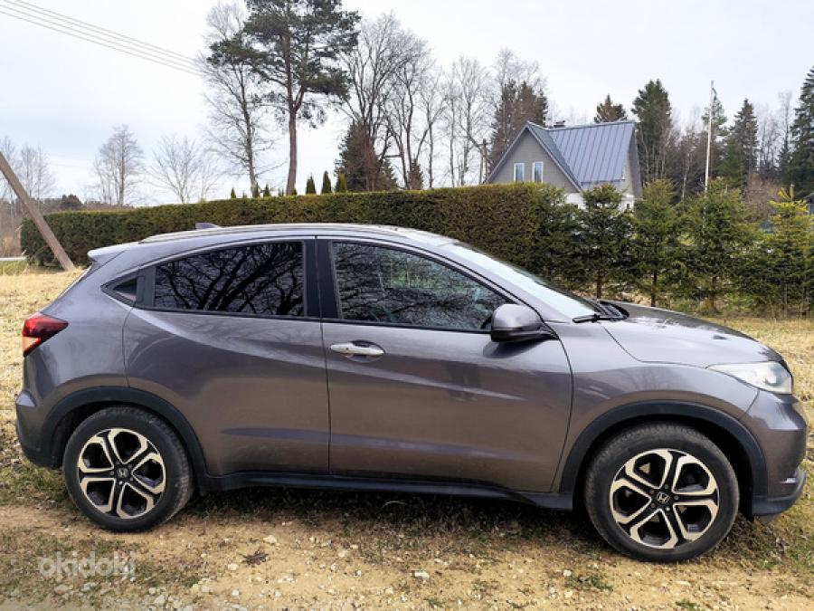 Grey Honda HR-V 2017 in Tallinn, with an engine capacity of 1.50 L and mileage of 92 thousand km for 14500 €, photo 5 on AUTOMOTO.COM.LV