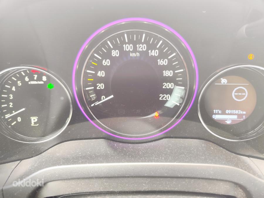 Grey Honda HR-V 2017 in Tallinn, with an engine capacity of 1.50 L and mileage of 92 thousand km for 14500 €, photo 6 on AUTOMOTO.COM.LV