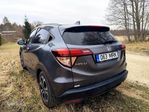 Grey Honda HR-V 2017 in Tallinn, with an engine capacity of 1.50 L and mileage of 92 thousand km for 14500 €, photo 7 on AUTOMOTO.COM.LV