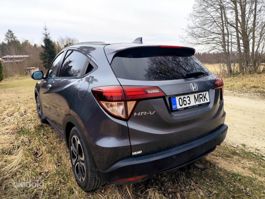 Grey Honda HR-V 2017 in Tallinn, with an engine capacity of 1.50 L and mileage of 92 thousand km for 14500 €, photo 7 on AUTOMOTO.COM.LV