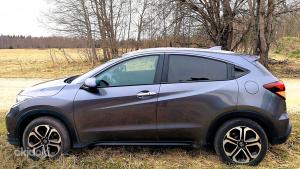 Grey Honda HR-V 2017 in Tallinn, with an engine capacity of 1.50 L and mileage of 92 thousand km for 14500 €, photo 8 on AUTOMOTO.COM.LV