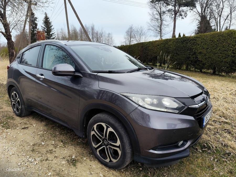 Grey Honda HR-V 2017 in Tallinn, with an engine capacity of 1.50 L and mileage of 92 thousand km for 14500 €, photo 19 on AUTOMOTO.COM.LV
