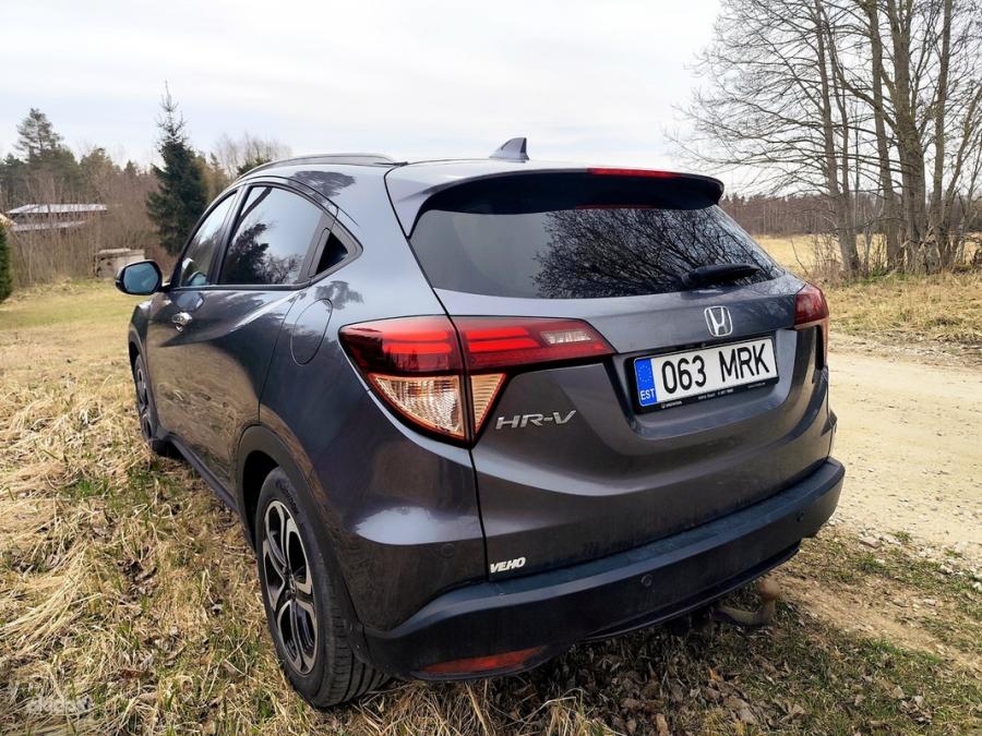 Grey Honda HR-V 2017 in Tallinn, with an engine capacity of 1.50 L and mileage of 92 thousand km for 14500 €, photo 22 on AUTOMOTO.COM.LV