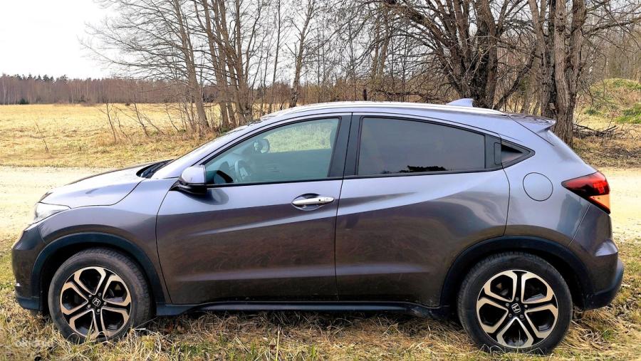 Grey Honda HR-V 2017 in Tallinn, with an engine capacity of 1.50 L and mileage of 92 thousand km for 14500 €, photo 23 on AUTOMOTO.COM.LV