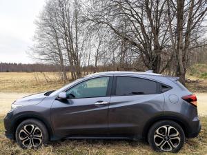 Grey Honda HR-V 2017 in Tallinn, with an engine capacity of 1.50 L and mileage of 92 thousand km for 14500 €, photo 24 on AUTOMOTO.COM.LV