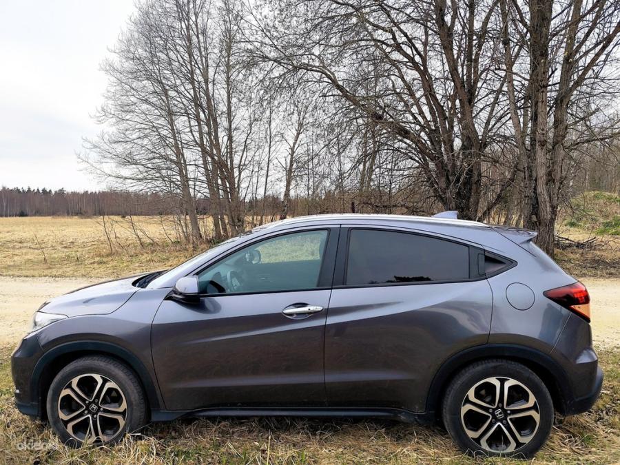 Grey Honda HR-V 2017 in Tallinn, with an engine capacity of 1.50 L and mileage of 92 thousand km for 14500 €, photo 24 on AUTOMOTO.COM.LV