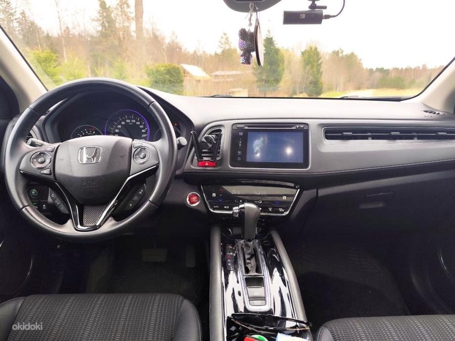 Grey Honda HR-V 2017 in Tallinn, with an engine capacity of 1.50 L and mileage of 92 thousand km for 14500 €, photo 26 on AUTOMOTO.COM.LV