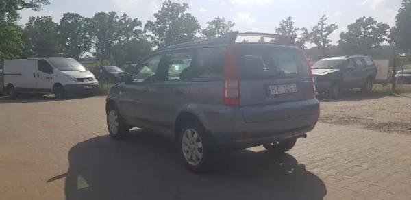 Pelēks Honda HR-V 2004 Valmiera, ar dzinēja tilpumu 1.60 L un nobraukumu 277 tūkst. km par 1600 €, foto 5 vietnē AUTOMOTO.COM.LV
