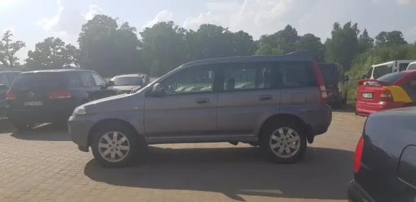 Pelēks Honda HR-V 2004 Valmiera, ar dzinēja tilpumu 1.60 L un nobraukumu 277 tūkst. km par 1600 €, foto 6 vietnē AUTOMOTO.COM.LV