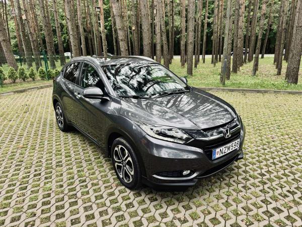 Grey Honda HR-V 2017 in Kaunas, with an engine capacity of 1.60 L and mileage of 238 thousand km for 9950 €, photo 2 on AUTOMOTO.COM.LV