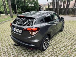 Grey Honda HR-V 2017 in Kaunas, with an engine capacity of 1.60 L and mileage of 238 thousand km for 9950 €, photo 4 on AUTOMOTO.COM.LV