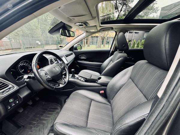 Grey Honda HR-V 2017 in Kaunas, with an engine capacity of 1.60 L and mileage of 238 thousand km for 9950 €, photo 5 on AUTOMOTO.COM.LV