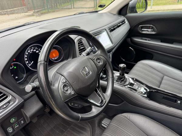 Grey Honda HR-V 2017 in Kaunas, with an engine capacity of 1.60 L and mileage of 238 thousand km for 9950 €, photo 6 on AUTOMOTO.COM.LV
