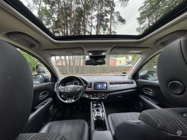 Grey Honda HR-V 2017 in Kaunas, with an engine capacity of 1.60 L and mileage of 238 thousand km for 9950 €, photo 10 on AUTOMOTO.COM.LV