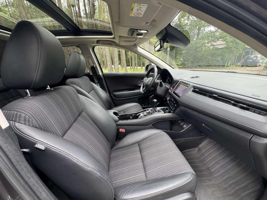 Grey Honda HR-V 2017 in Kaunas, with an engine capacity of 1.60 L and mileage of 238 thousand km for 9950 €, photo 14 on AUTOMOTO.COM.LV
