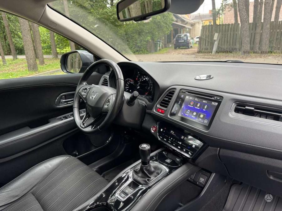 Grey Honda HR-V 2017 in Kaunas, with an engine capacity of 1.60 L and mileage of 238 thousand km for 9950 €, photo 15 on AUTOMOTO.COM.LV