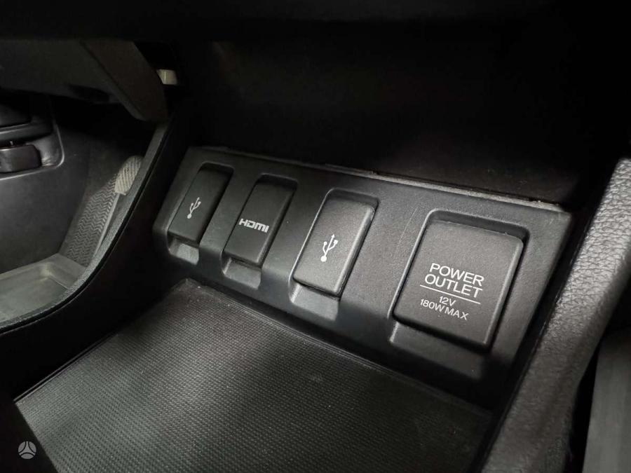 Grey Honda HR-V 2017 in Kaunas, with an engine capacity of 1.60 L and mileage of 238 thousand km for 9950 €, photo 16 on AUTOMOTO.COM.LV