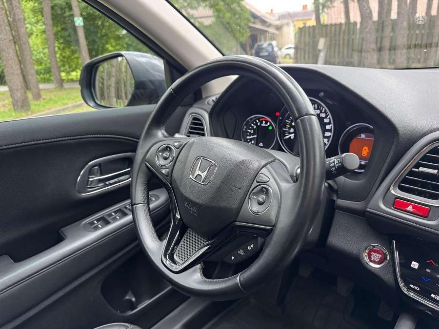 Grey Honda HR-V 2017 in Kaunas, with an engine capacity of 1.60 L and mileage of 238 thousand km for 9950 €, photo 19 on AUTOMOTO.COM.LV