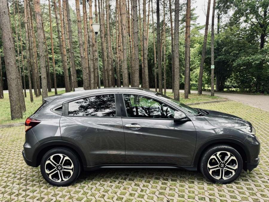 Grey Honda HR-V 2017 in Kaunas, with an engine capacity of 1.60 L and mileage of 238 thousand km for 9950 €, photo 34 on AUTOMOTO.COM.LV