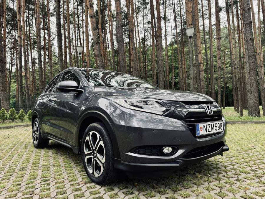 Grey Honda HR-V 2017 in Kaunas, with an engine capacity of 1.60 L and mileage of 238 thousand km for 9950 €, photo 35 on AUTOMOTO.COM.LV