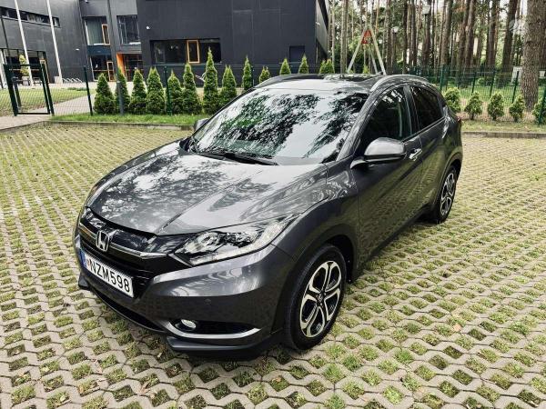 Grey Honda HR-V 2017 in Kaunas, with an engine capacity of 1.60 L and mileage of 238 thousand km for 10000 €, photo 1 on AUTOMOTO.COM.LV