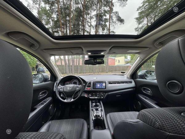 Grey Honda HR-V 2017 in Kaunas, with an engine capacity of 1.60 L and mileage of 238 thousand km for 10000 €, photo 10 on AUTOMOTO.COM.LV